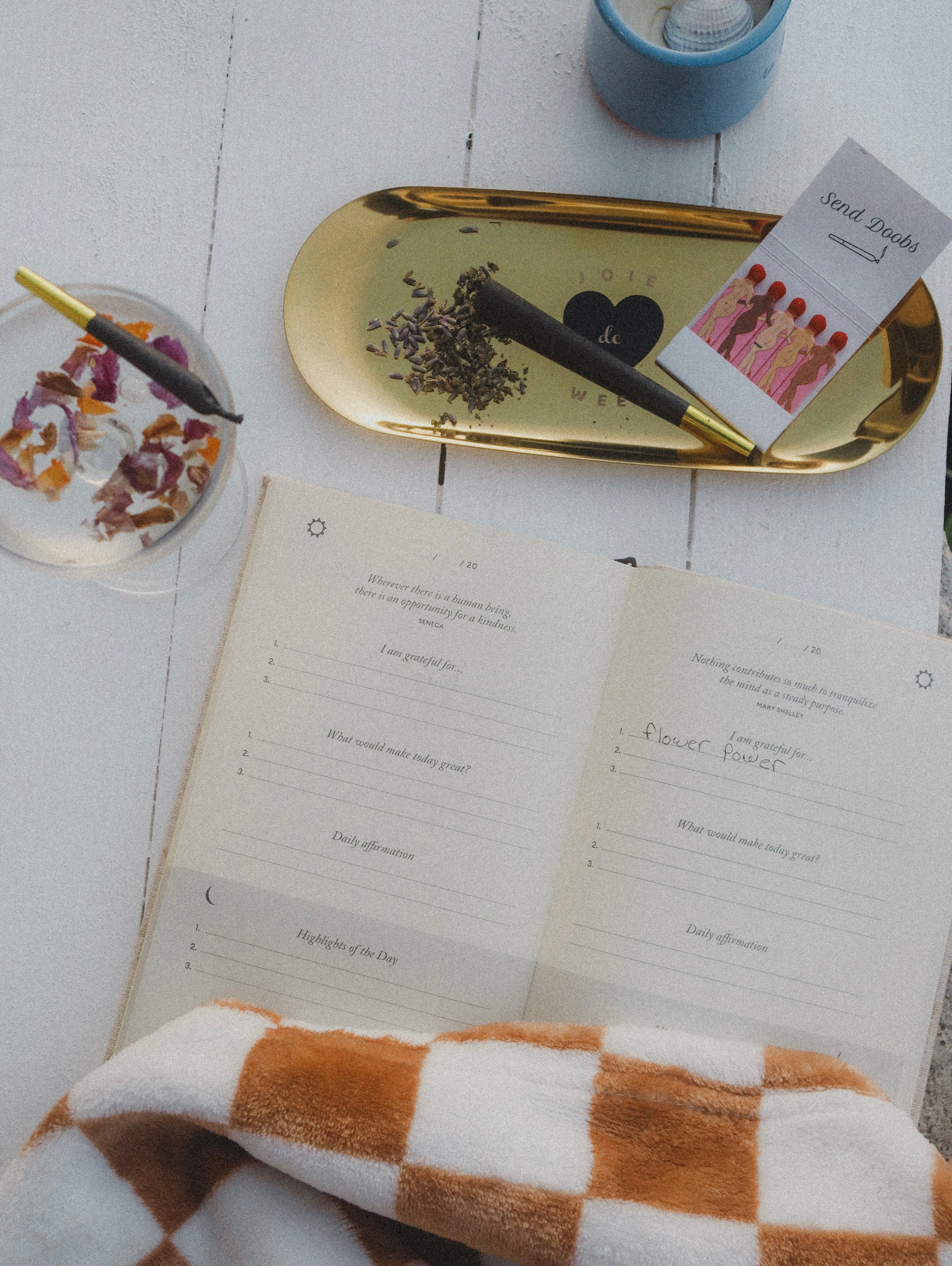 Rogue Paq - Joie de Weed Gold-Tone Joint Rolling Tray | roguepaq.com